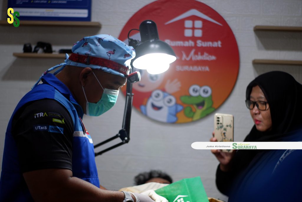100 Anak Disunat Massal untuk Edukasi Perawatan Luka - selasarsurabaya.com
